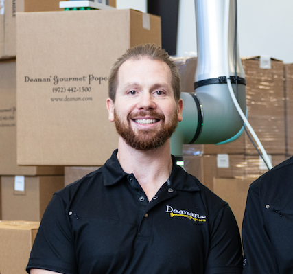 Family-owned Deanan Popcorn scales up operations with Robotiq Palletizing Solution